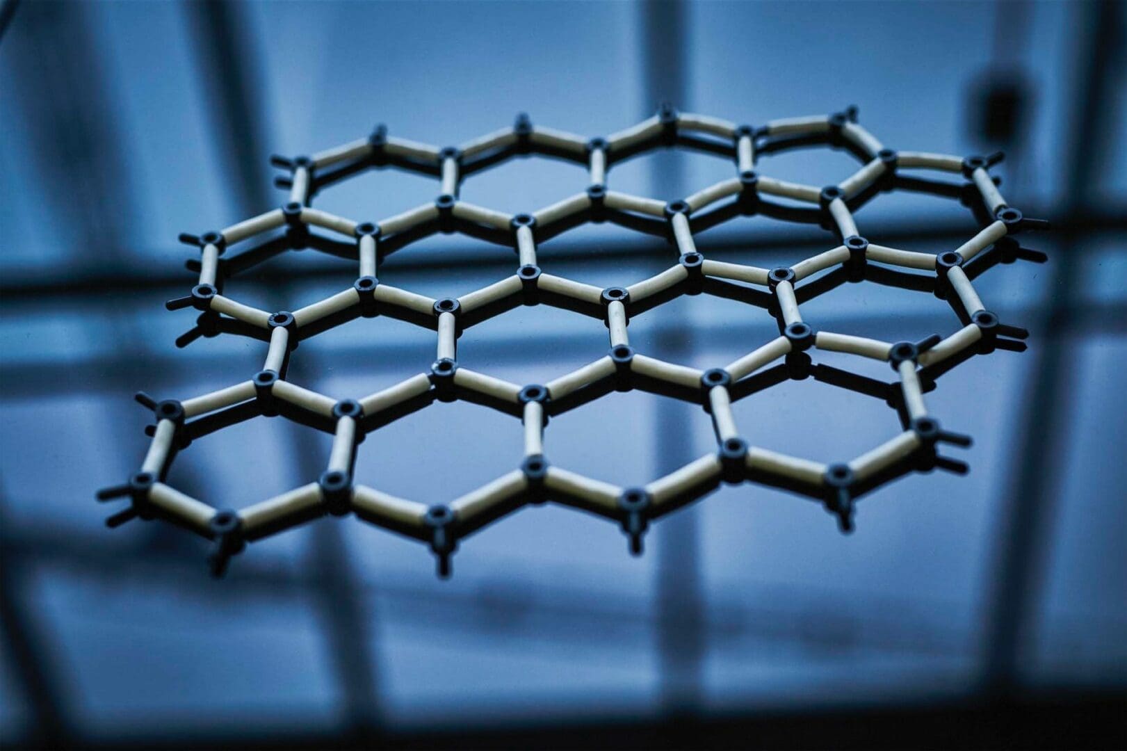 Graphene Transistor Gate Just an Atom Wide - Christian Kromme